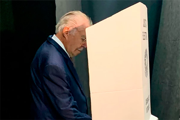 Sarney revela orgulho em votar e viver importante momento no país ...