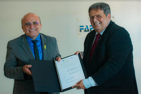Fapema firma convênio para preservar acervo de mais de 50 anos – Zeca ...