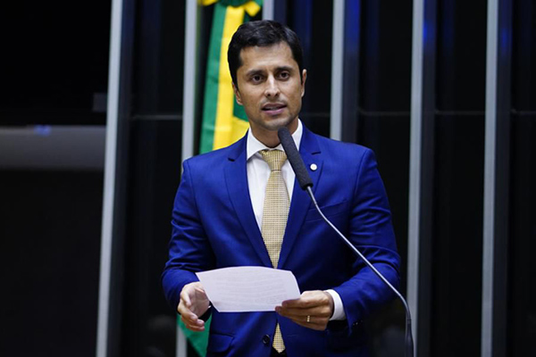Duarte lidera aprovação da PEC que garante direitos aos professores ...