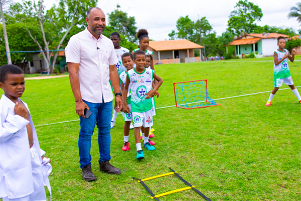 Roberto Costa lança projeto esportivo em quilombo de Bacabal – Zeca Soares